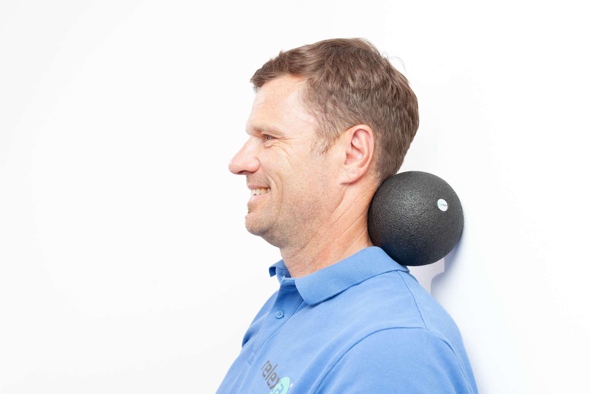 Nackenübungen und Schultertraining mit Faszienrolle